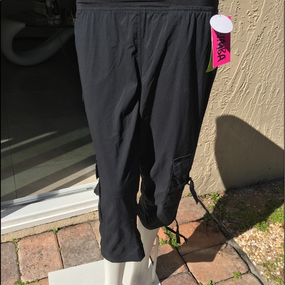 Zumba Fitness | Pants & Jumpsuits | Zumba Soft Stretch Cargo Capri | Poshmark